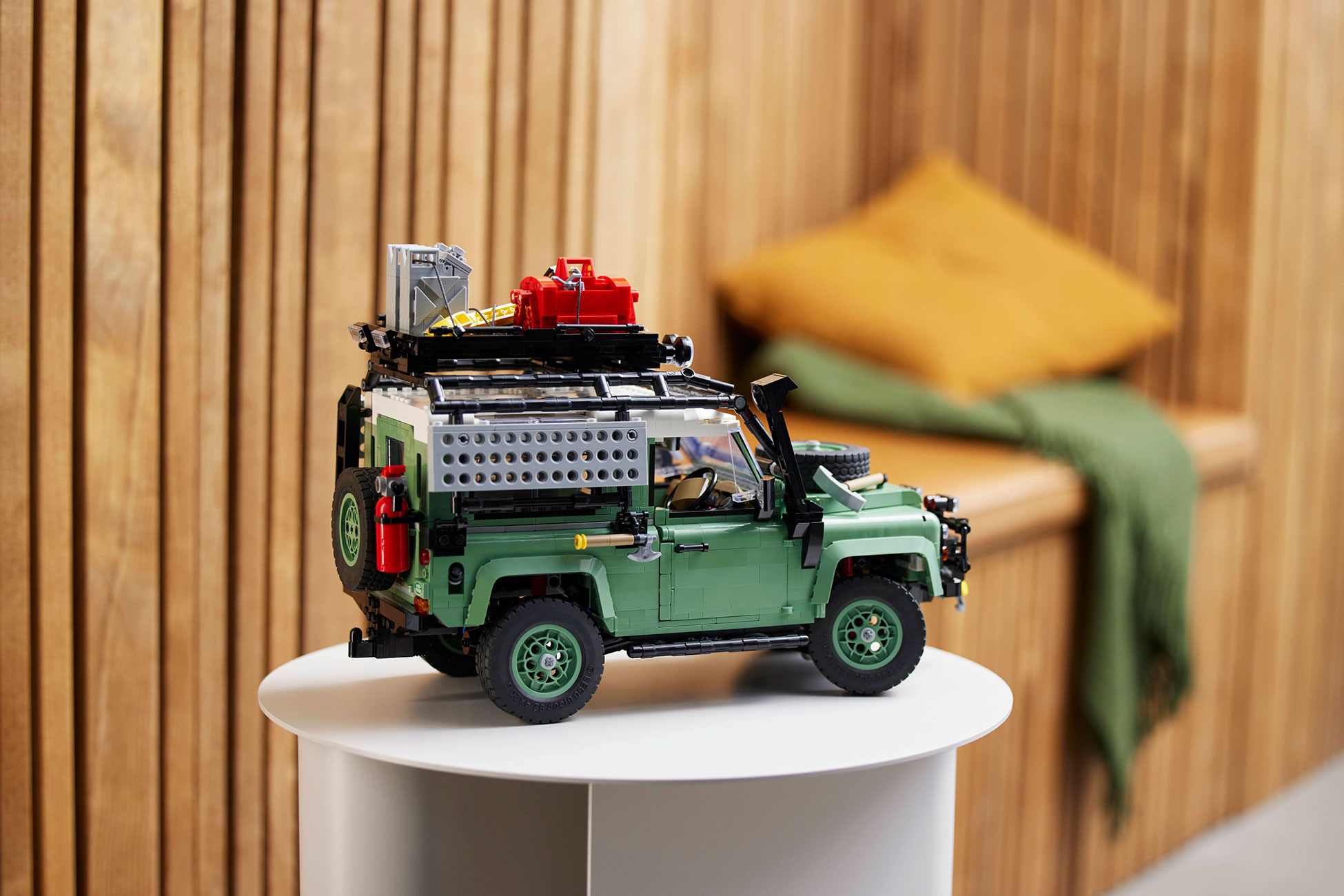 Lego Icons rinde homenaje a los 75 años del Land Rover - Spanish ...